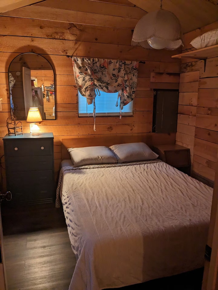 Charming 2-bedroom on Serene Lake Cabin in Greig - Brantingham | Vrbo
