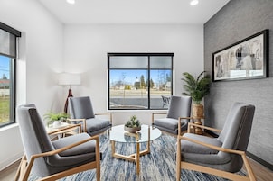 Área de estar no saguão