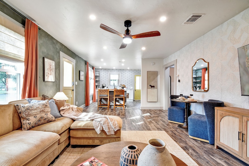 Relax With Style: 2 Bedroomscowboy Poolhot Tubfire Pitwalk Or Bike To Main - Fredericksburg, TX