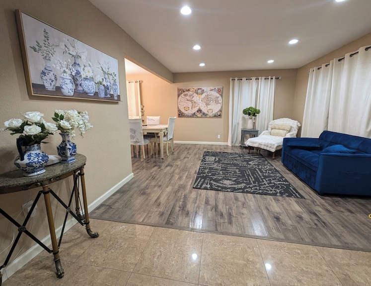 Golden Glow Hillside Retreat Near Disneyland - Rowland Heights, CA