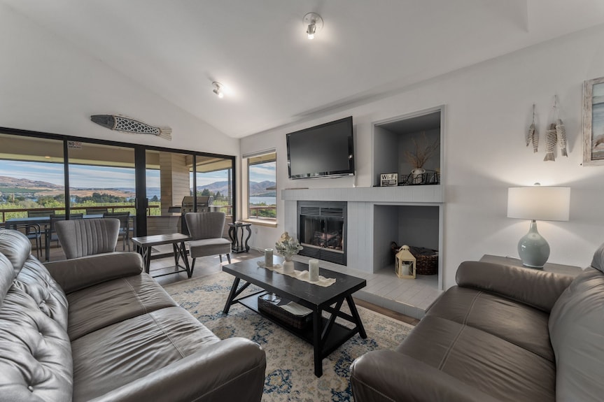 Wapato Point Halmalka - 3br/2bth - Sleeps 8 - Manson, WA