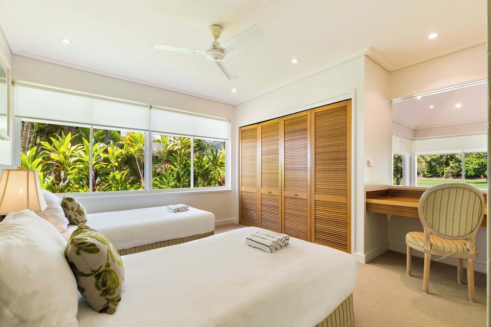 Mirage Resort Villa 142 with access to Sheraton Facilities - Port ...