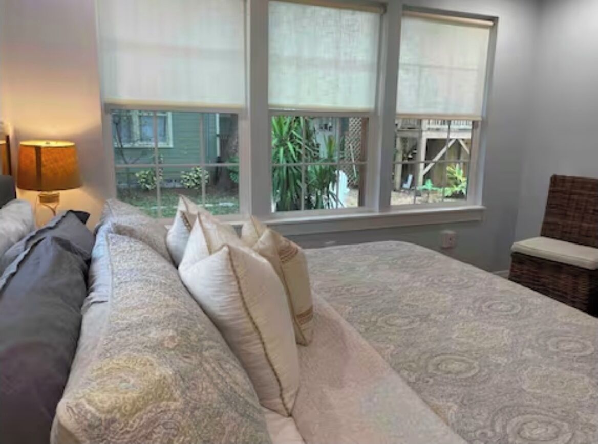 A Charming Uptown St Augustine Cottage - St. Augustine, FL