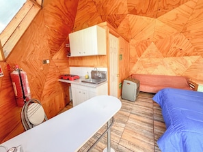 Cabine, 1 cama de casal, pátio | Cozinha privada