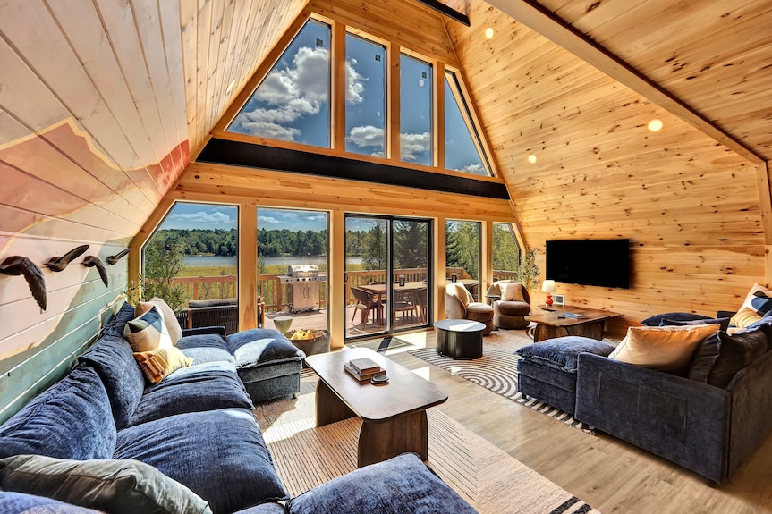 Lakefront Aframe, Heated Bio Pool, Spa, Sauna, Theatre, Gameroom, Lake Acccess - Pocono Mountains, PA