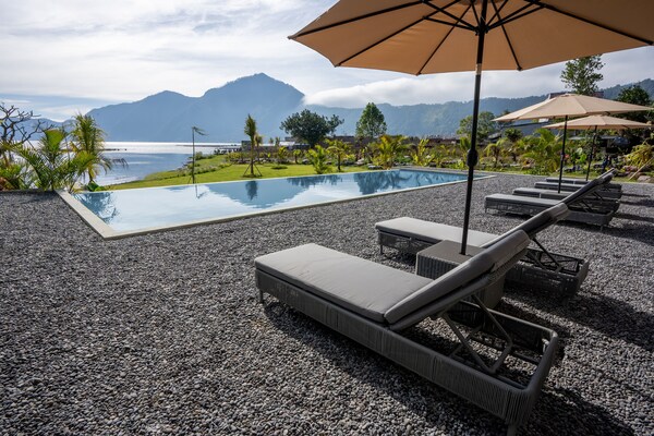 Tribhuwana Padma Lake Resort - Bali