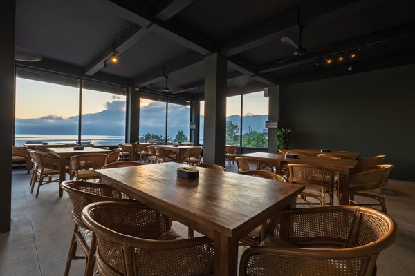 Tribhuwana Padma Lake Resort - Kintamani