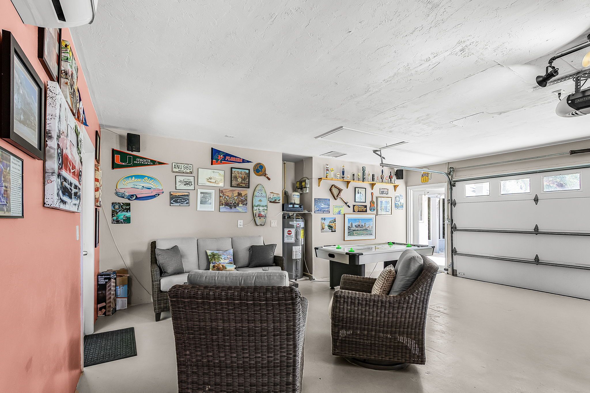 Dive Into Fun & Tropical Vibes At Beach Retreat - Coral Beach Dream - Fort Myers, FL