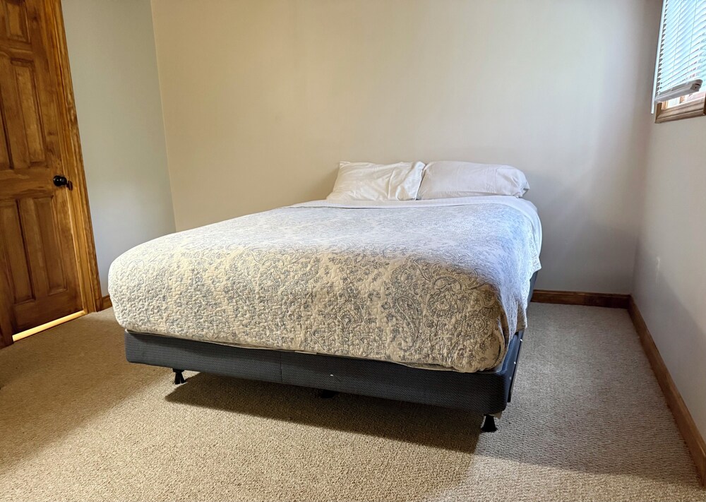 Tranquil 4-bedroom house with fireplace in charming Freedom on Ossipee ...