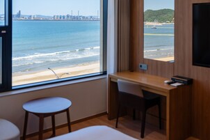 Secretária, secretária adequada para computadores portáteis 