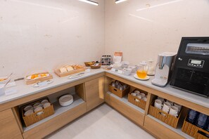 Pequeno-almoço diário mediante uma taxa 