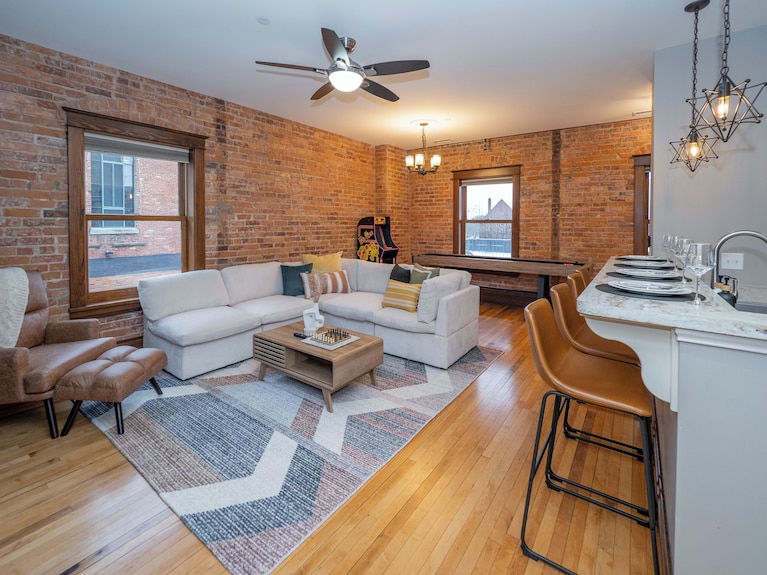 Luxury Industrial Loft The Heart Of Downtown - 캘러머주