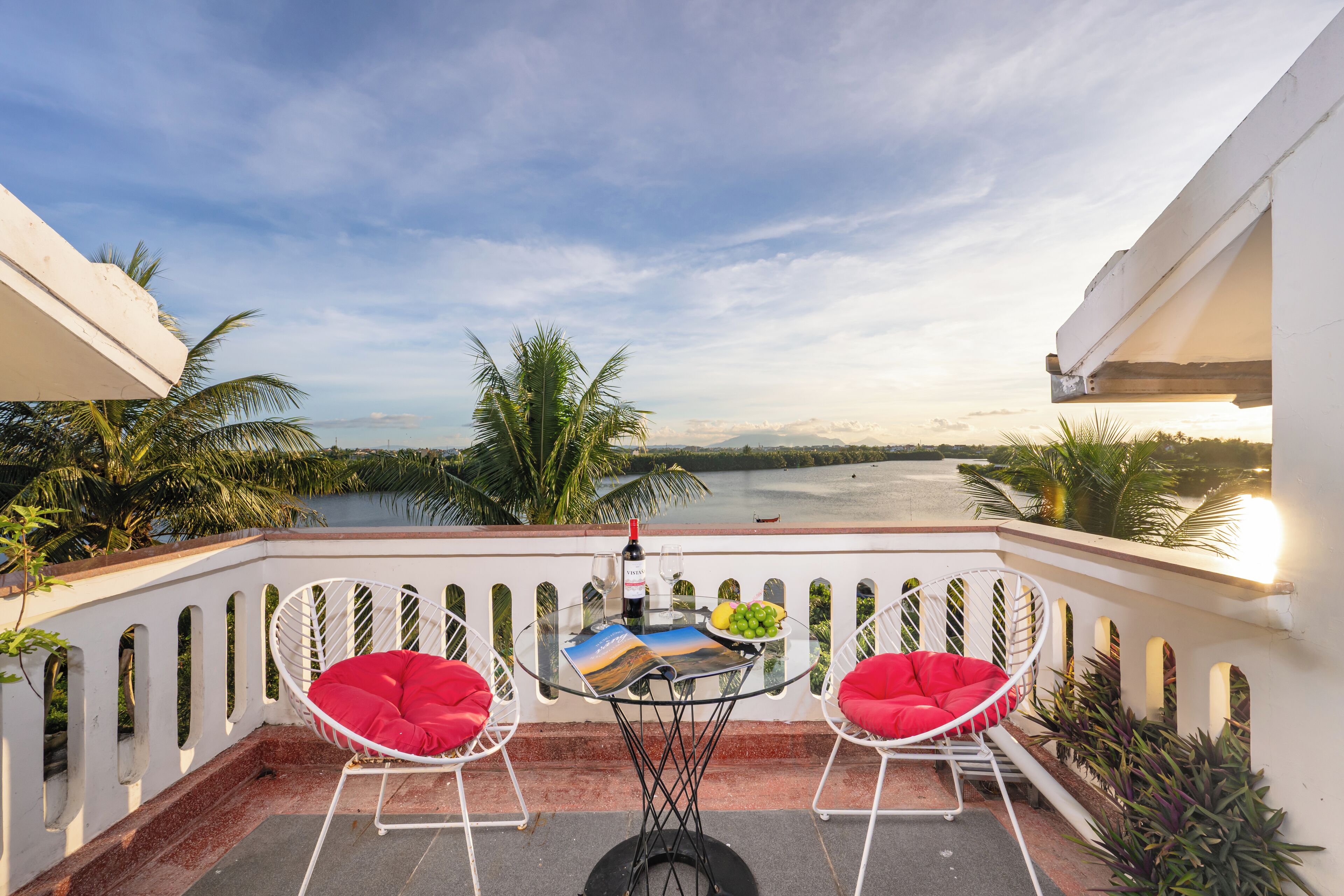 Quarto Quádruplo Familiar, pátio, vista para o rio | Vista do alojamento