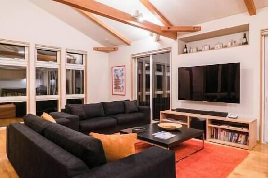 Casi67 East | 2br Hirafu Chalet | Shared Jacuzzi & Yotei Views - Hokkaido