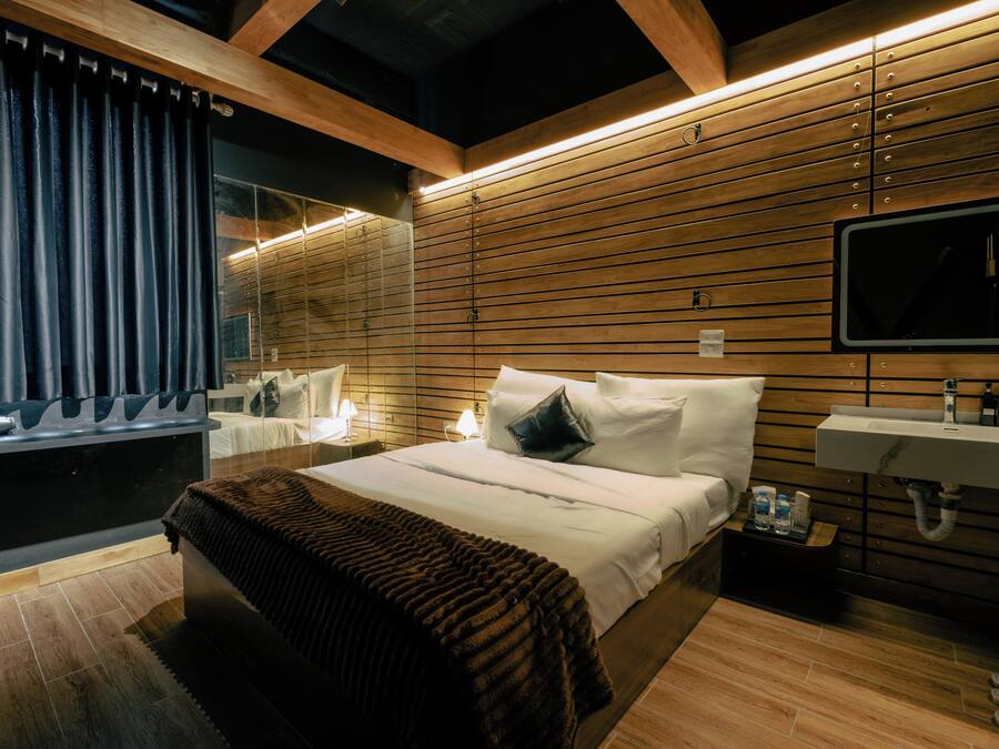 Suite-Estúdio Deluxe, 1 cama queen-size, Vista para a cidade | Comodidade do quarto