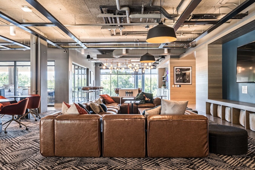 Comfy King Bed, Hot Tub, Coffee Bar, Gym - Boise, ID