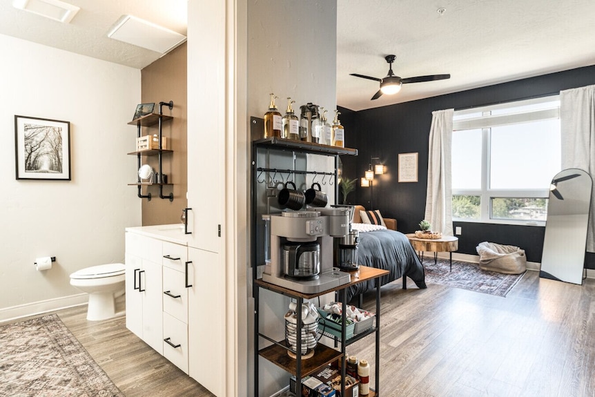 Cozy King Bed, Coffee Bar, Hot Tub - Boise, ID