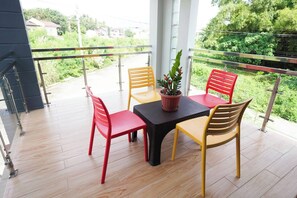 Quarto, 1 quarto, terraço, vista para o jardim | Opções para refeição ao ar livre