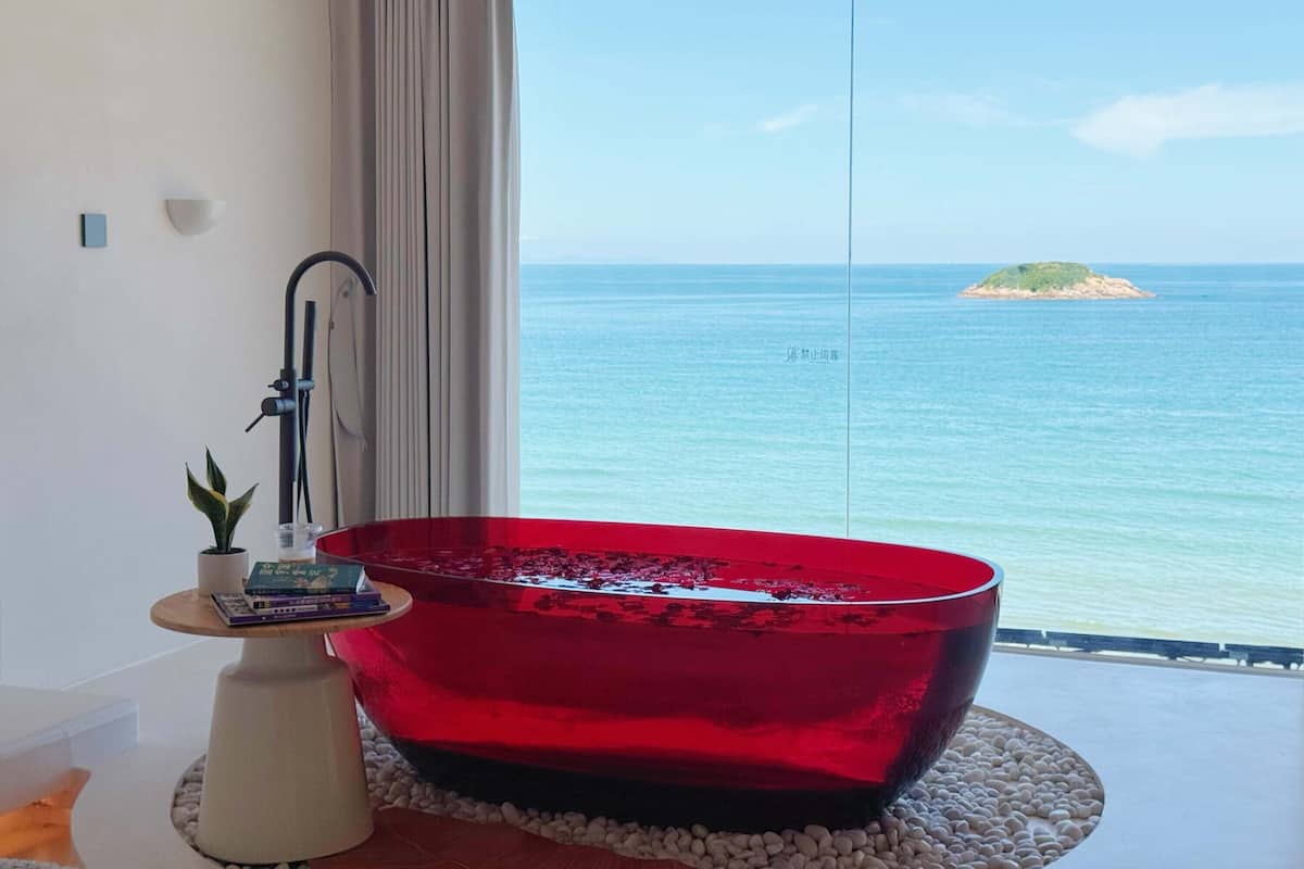 Quarto Duplo Superior, vista para o mar | Secretária, secretária adequada para computadores portáteis