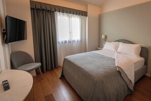 Apartamento premier | Cofres nos quartos, cortinas blackout, quartos à prova de som