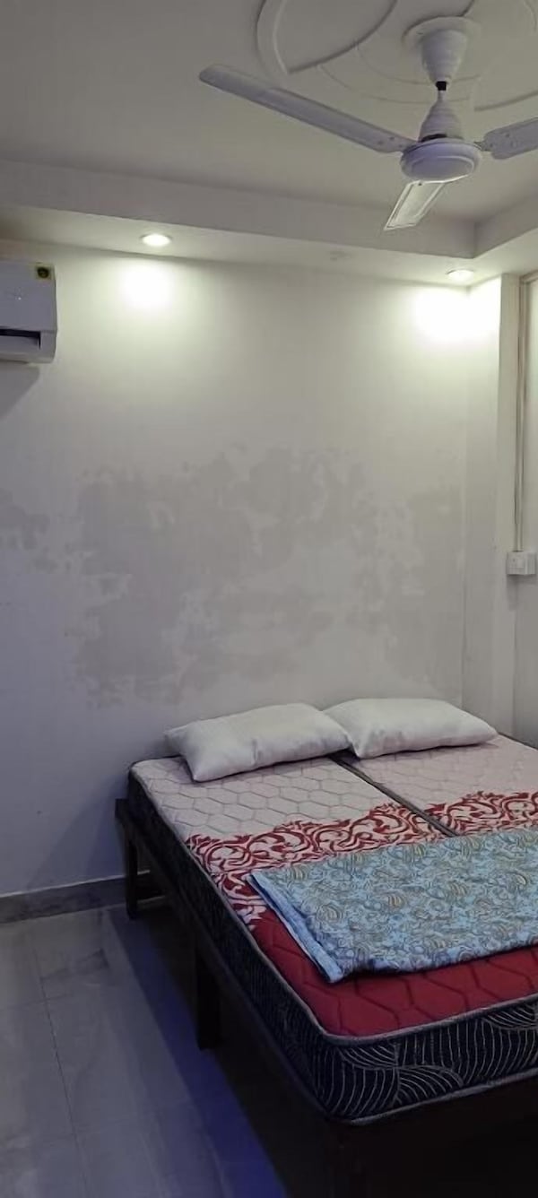Frazyone Hostel - New Delhi