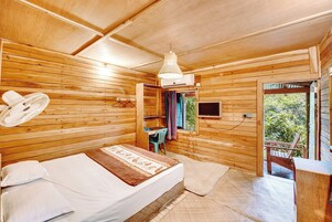 Quarto casal premium, sacada, vista para a montanha | Vista do quarto
