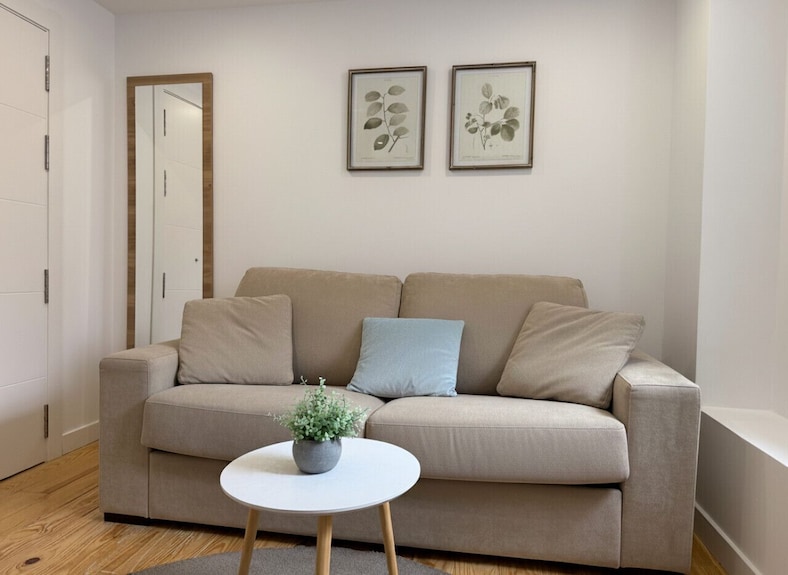 1-bed Apartment In The Heart Of Gibraltar - Gibraltar