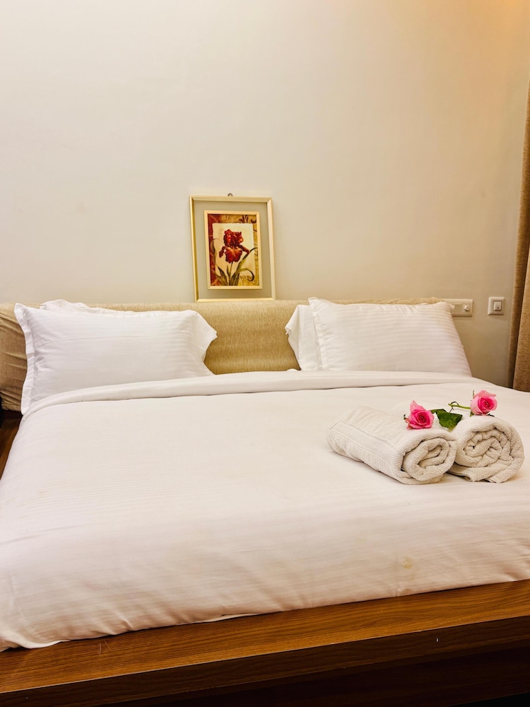 Golden Farms Resorts - Bengaluru