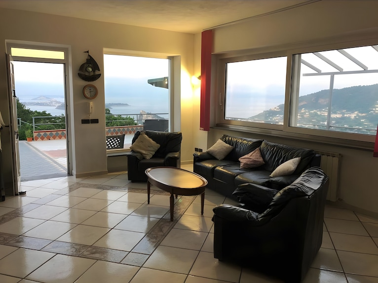 Apartment 'Casa Grande Con Terrazza Vista Mare' With Sea View, Private Terrace And Wi-fi - Ischia