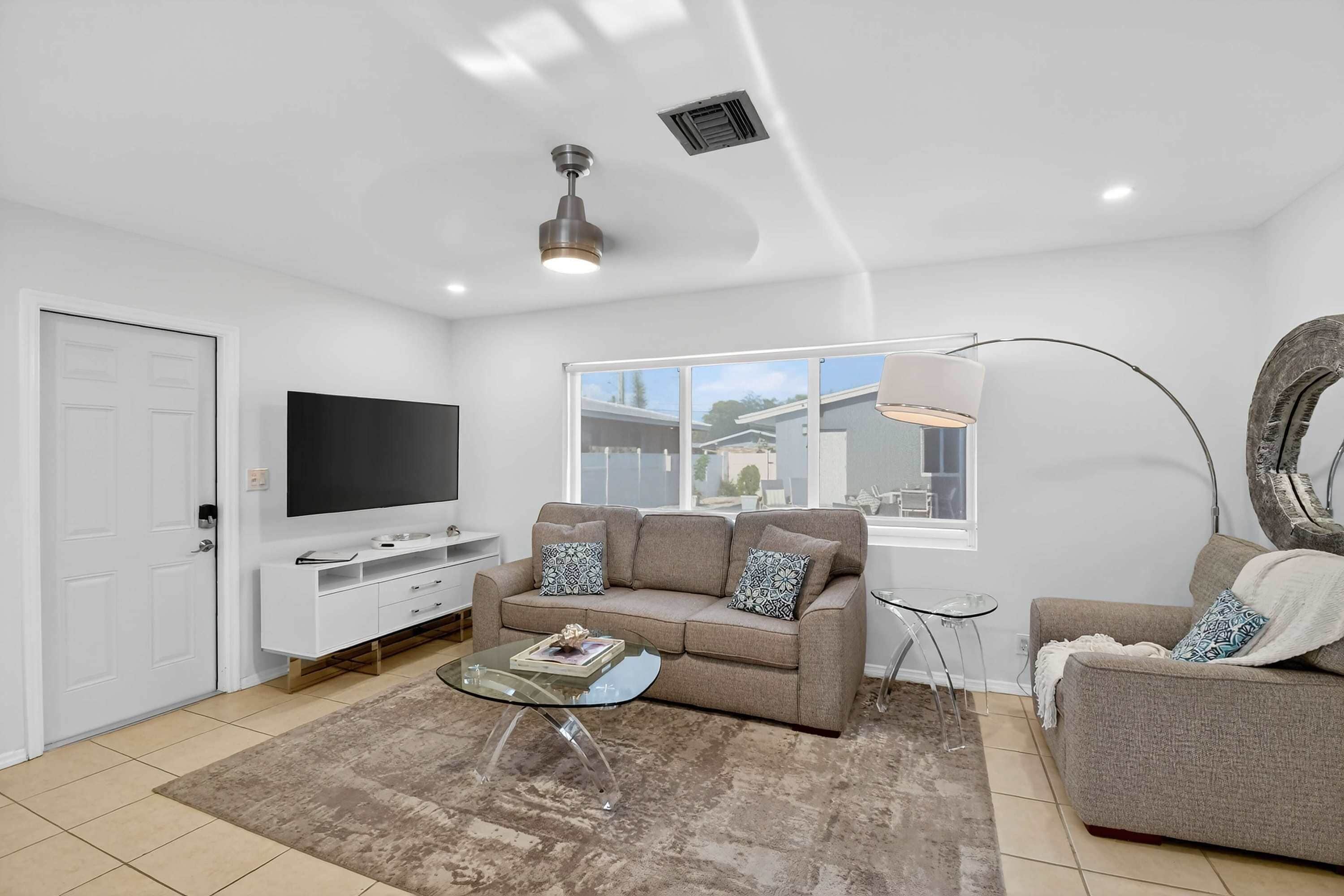 Victoria Park's Secret #2 - 6ppl - Tamarac, FL