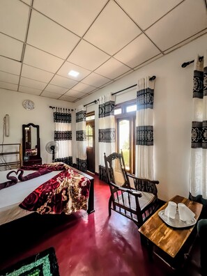 Casa de Campo Comfort, varanda, vista para o jardim | Cofre no quarto, secretária, Wi-fi grátis