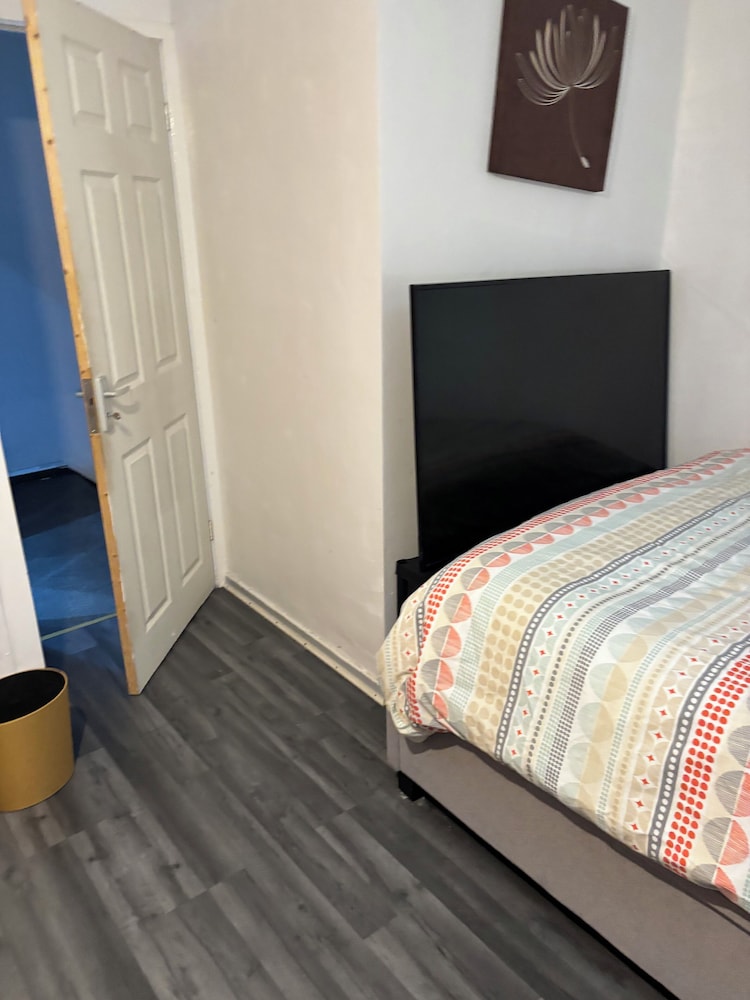 1single, 1double and 1king size rooms Female, Family and couple-close ...