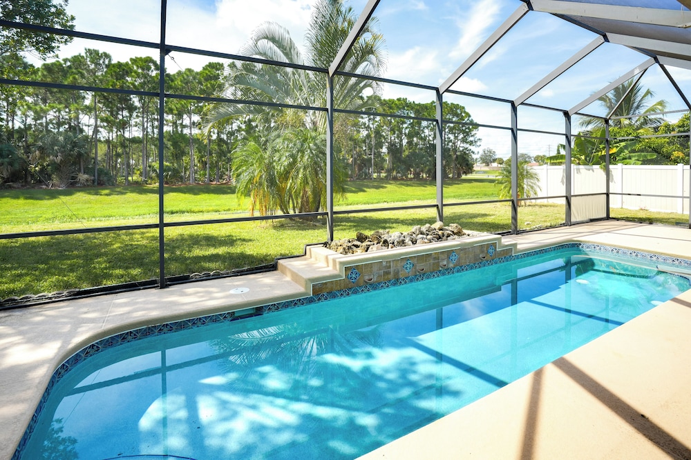 Swim & Golf: Family Home 2 Mi To Clover Park! - Port St. Lucie, FL
