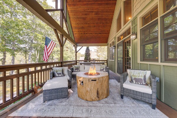 Scenic Mtn & Fairway Views: Cozy Cashiers Getaway - Highlands, NC