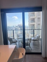 Apartamento, vista para a cidade | Terraço/pátio