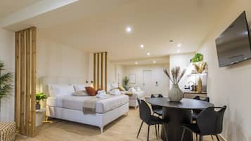 Estúdio luxo, para não fumantes, sacada | Ferros/tábuas de passar roupa, Wi-Fi de cortesia