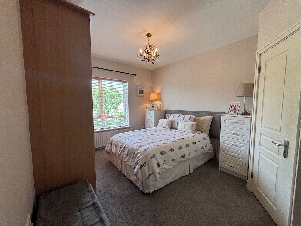Spacious 2 Bed Apartment Near Dublin Airport - Celbridge