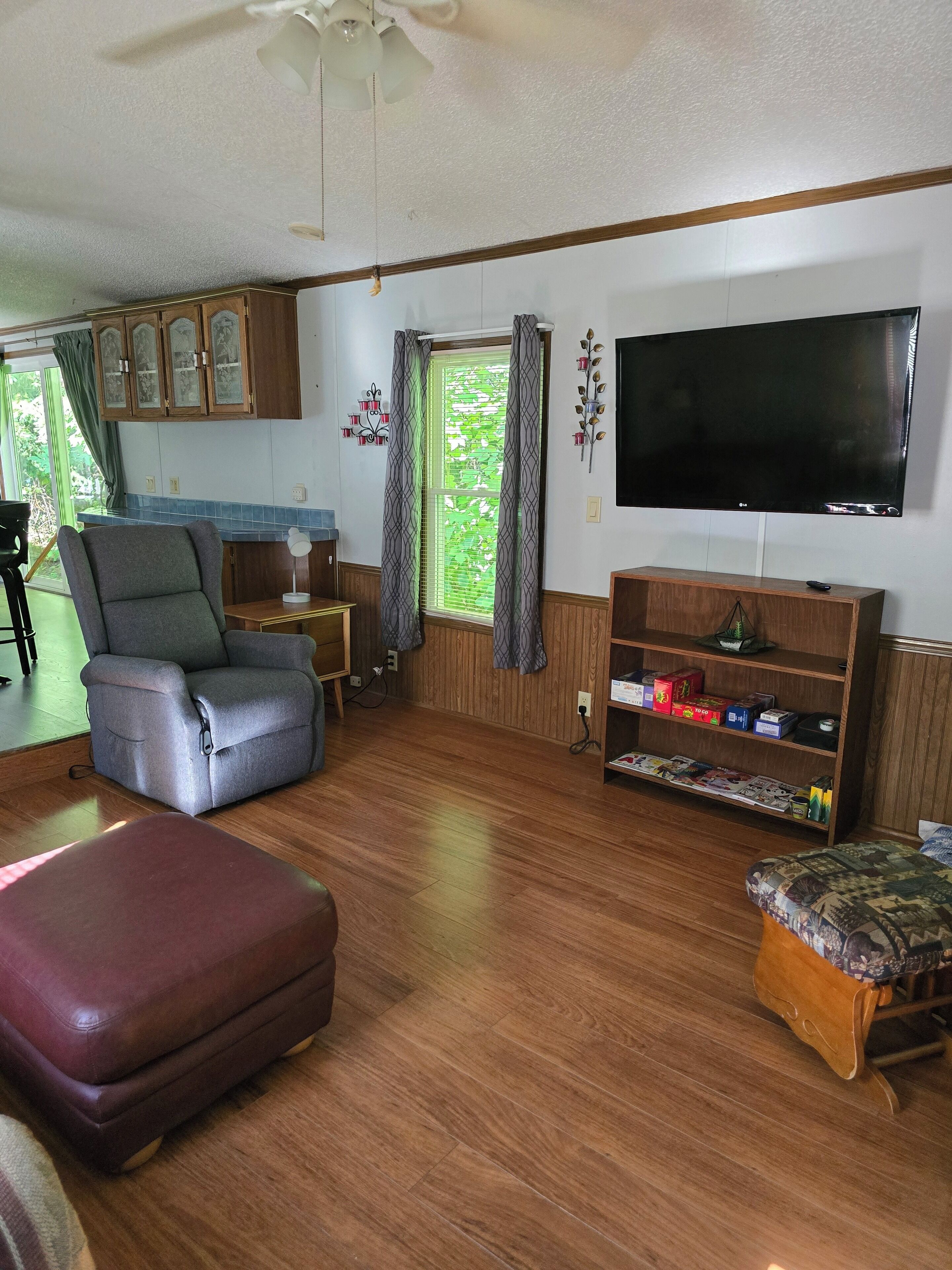 Just A 2 Minute Walk To Downtown, Moosehead Lake And Katahdin Parking Lot. - Maine