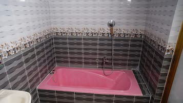 Suite Deluxe | Casa de banho | Artigos de higiene pessoal grátis, toalhas fornecidas, sabão, champô