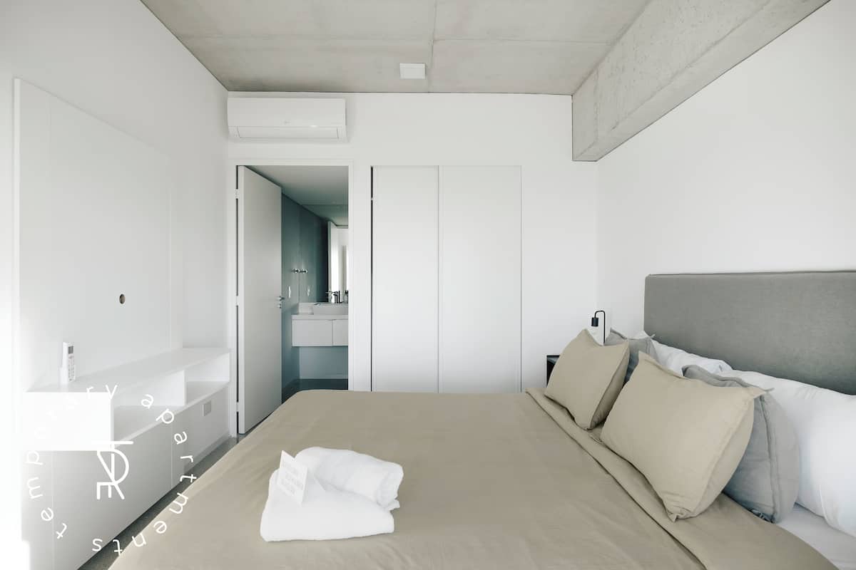 Apartamento, 2 quartos (Plus) | Cofres nos quartos, Wi-Fi de cortesia, roupa de cama