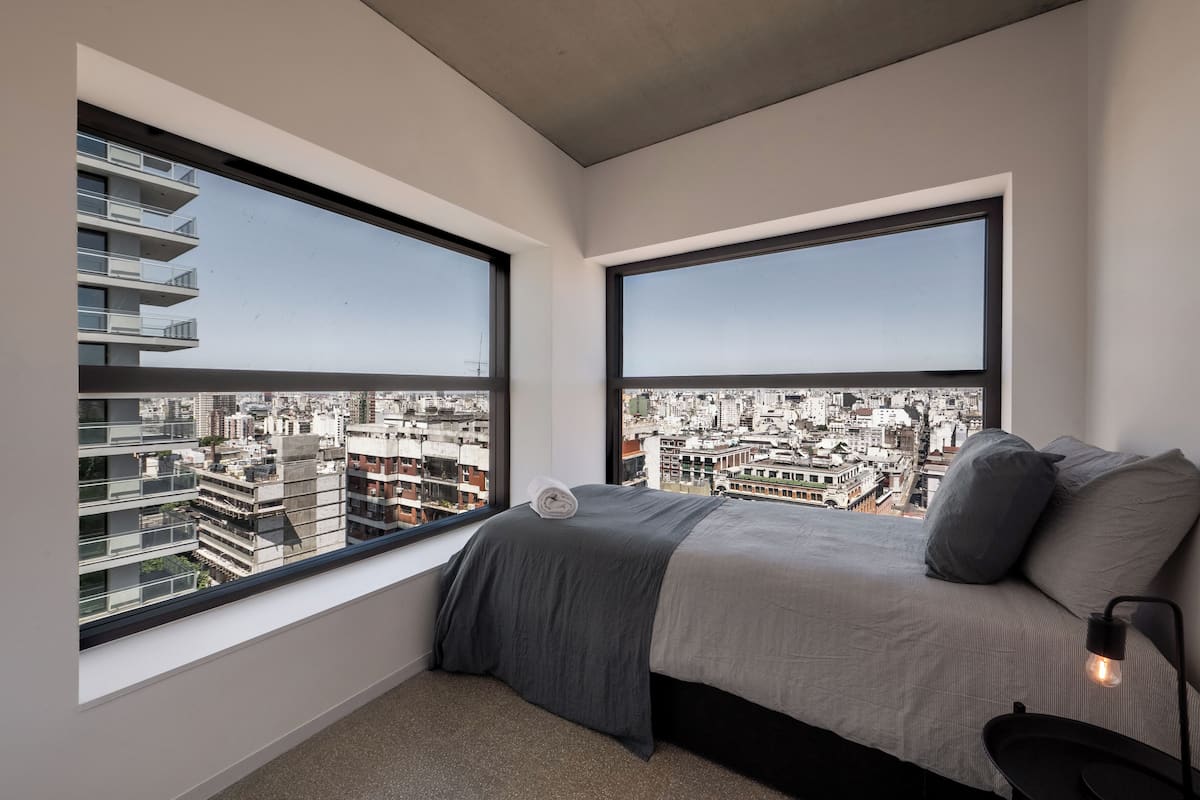 Apartamento, 2 quartos | Cofres nos quartos, Wi-Fi de cortesia, roupa de cama