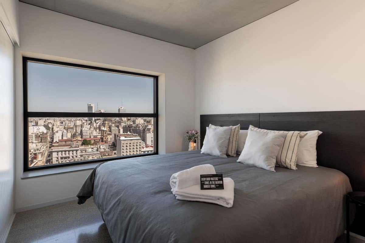 Apartamento, 2 quartos (Plus) | Cofres nos quartos, Wi-Fi de cortesia, roupa de cama