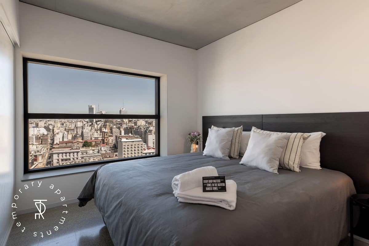Apartamento, 2 quartos | Cofres nos quartos, Wi-Fi de cortesia, roupa de cama