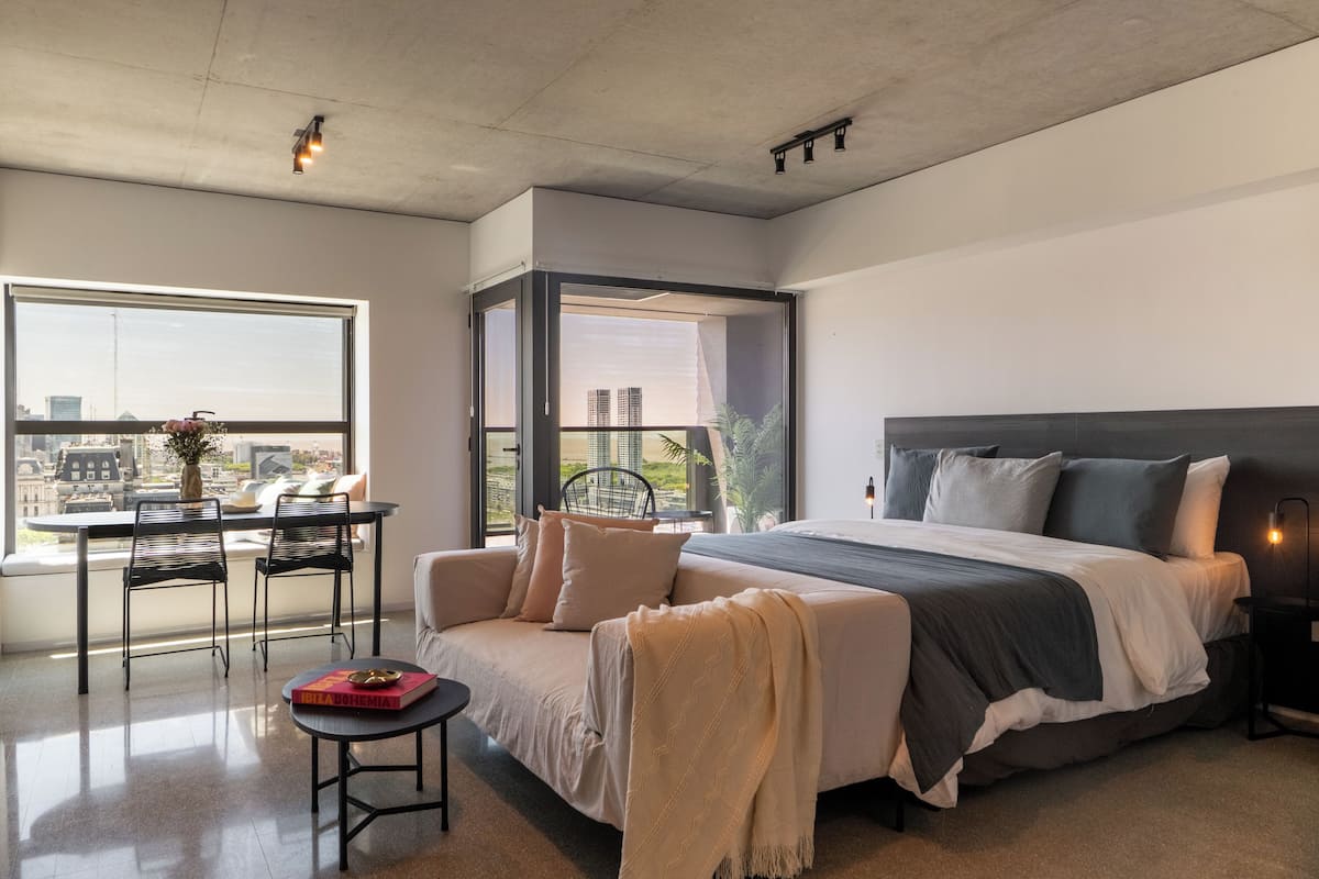 Estúdio (Plus) | Cofres nos quartos, Wi-Fi de cortesia, roupa de cama