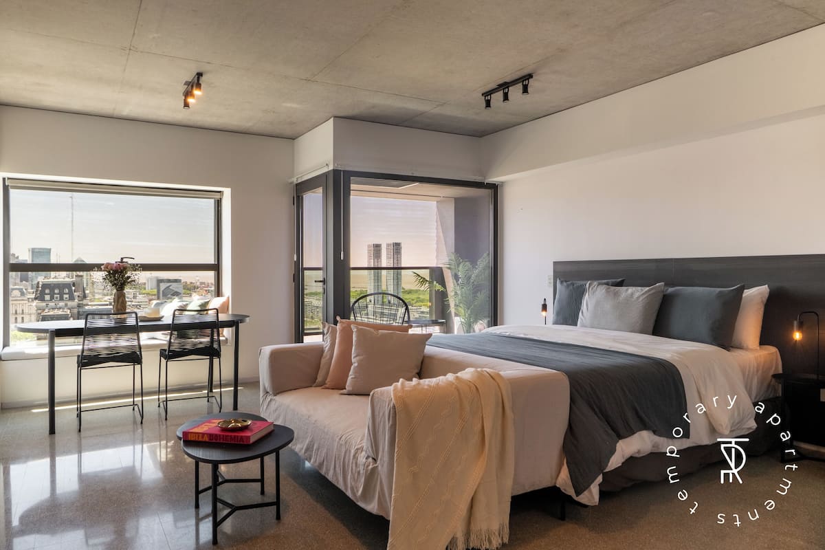 Estúdio (Plus) | Cofres nos quartos, Wi-Fi de cortesia, roupa de cama