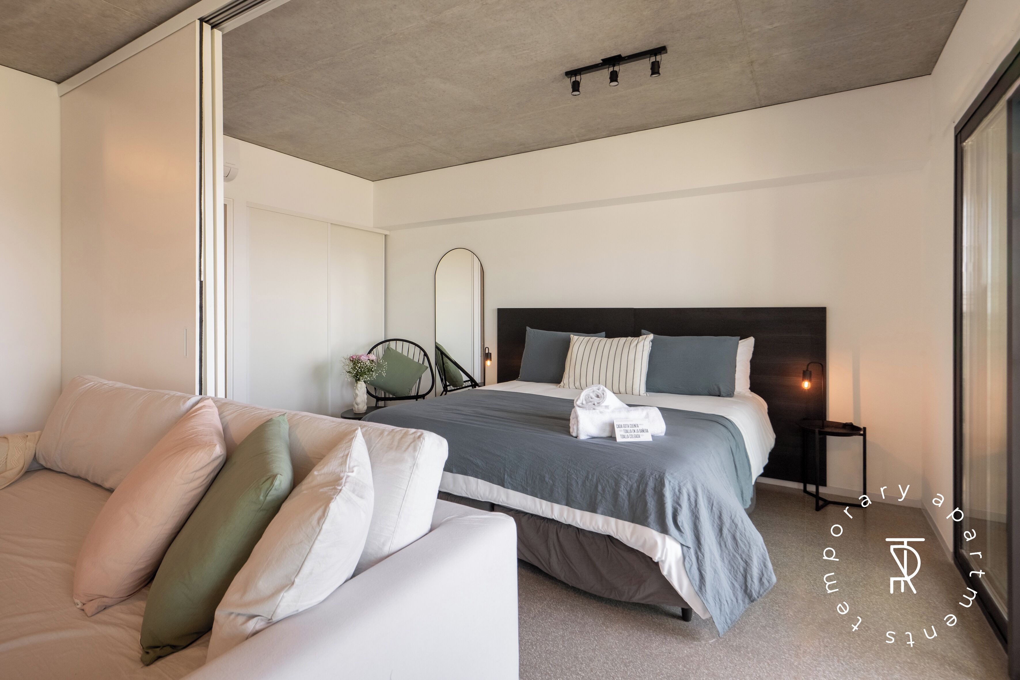 Apartamento | Cofres nos quartos, Wi-Fi de cortesia, roupa de cama