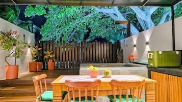 Apartamento Deluxe | Refeições ao ar livre