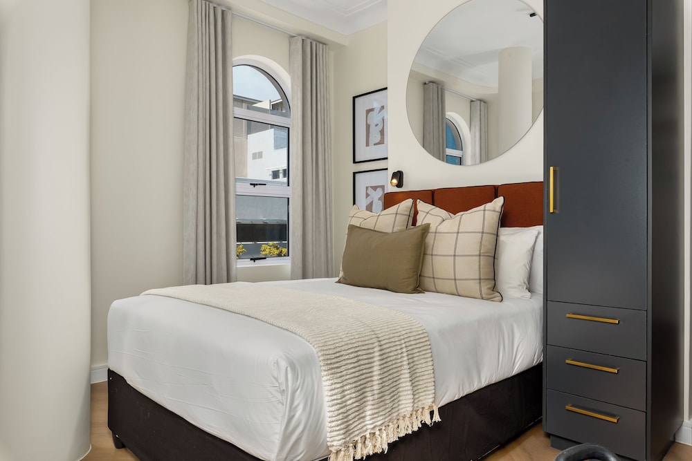 The Valour | Designer De Waterkant Gem - Cape Town | Vrbo