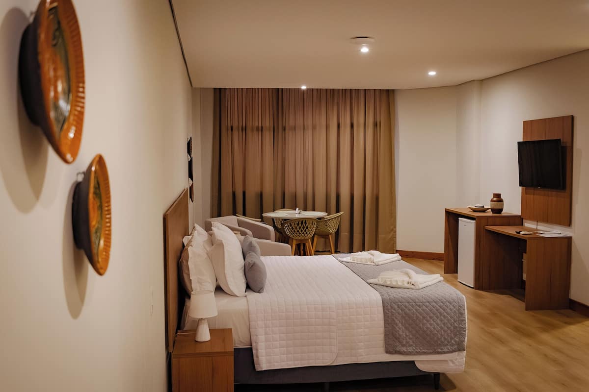Suite de Luxo, vista para a baía | Roupa de alta qualidade, camas de colchão pillowtop, minibar