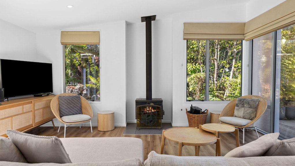 Birdsong House, A Contemporary Family Home Close To The Beach. - Kaiteriteri
